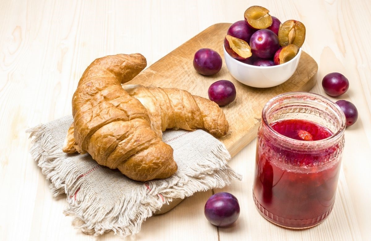 Secretul Bunicii • Reteta croissant cu crema de prune